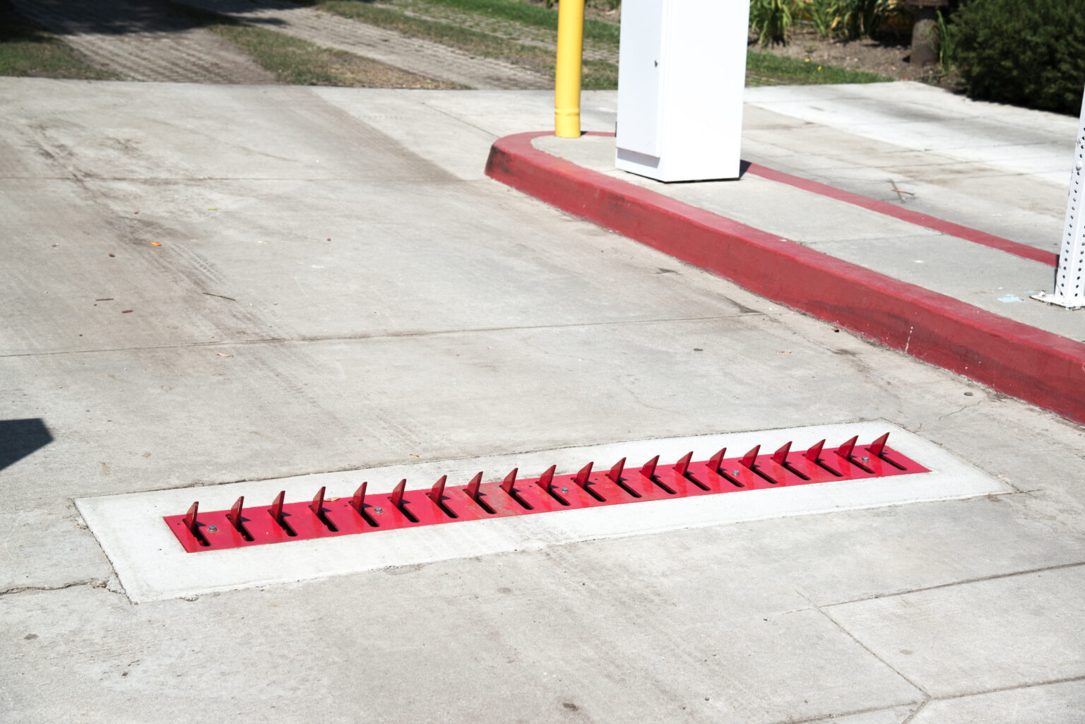Traffic Spikes | Tire Spikes for Road | Coyote